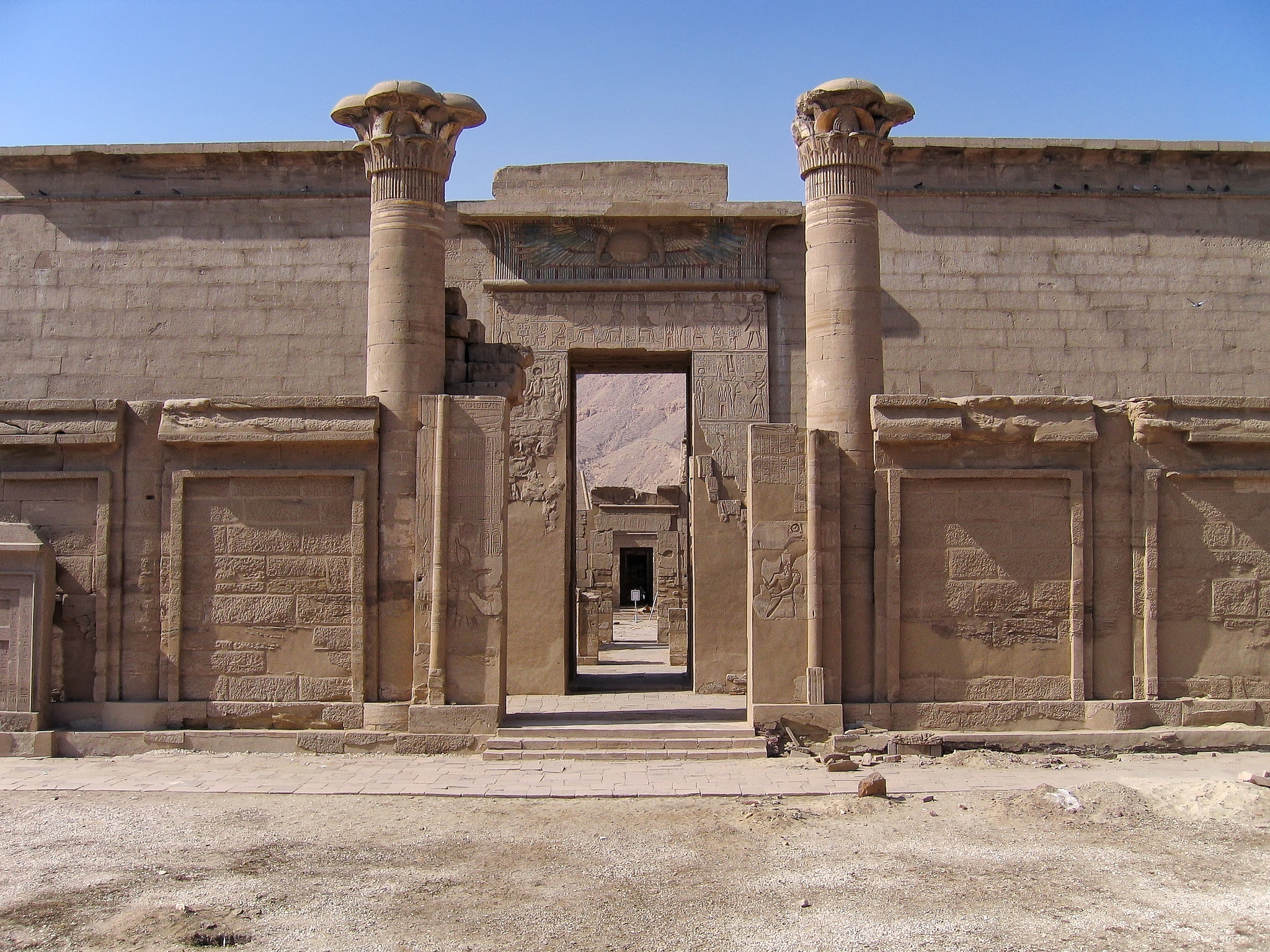 Habu Temple in Luxor – Amun Egypt Tours